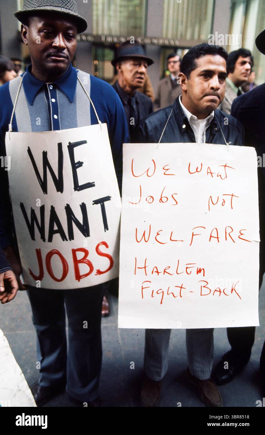 Construction workers new york 1970 hi-res stock photography and images ...