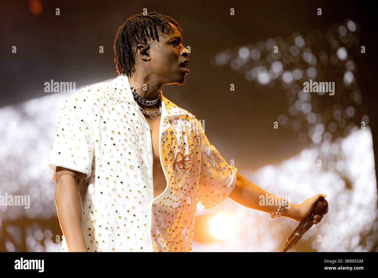 Lucky Daye performs onstage on night 1 during the Essence Music ...