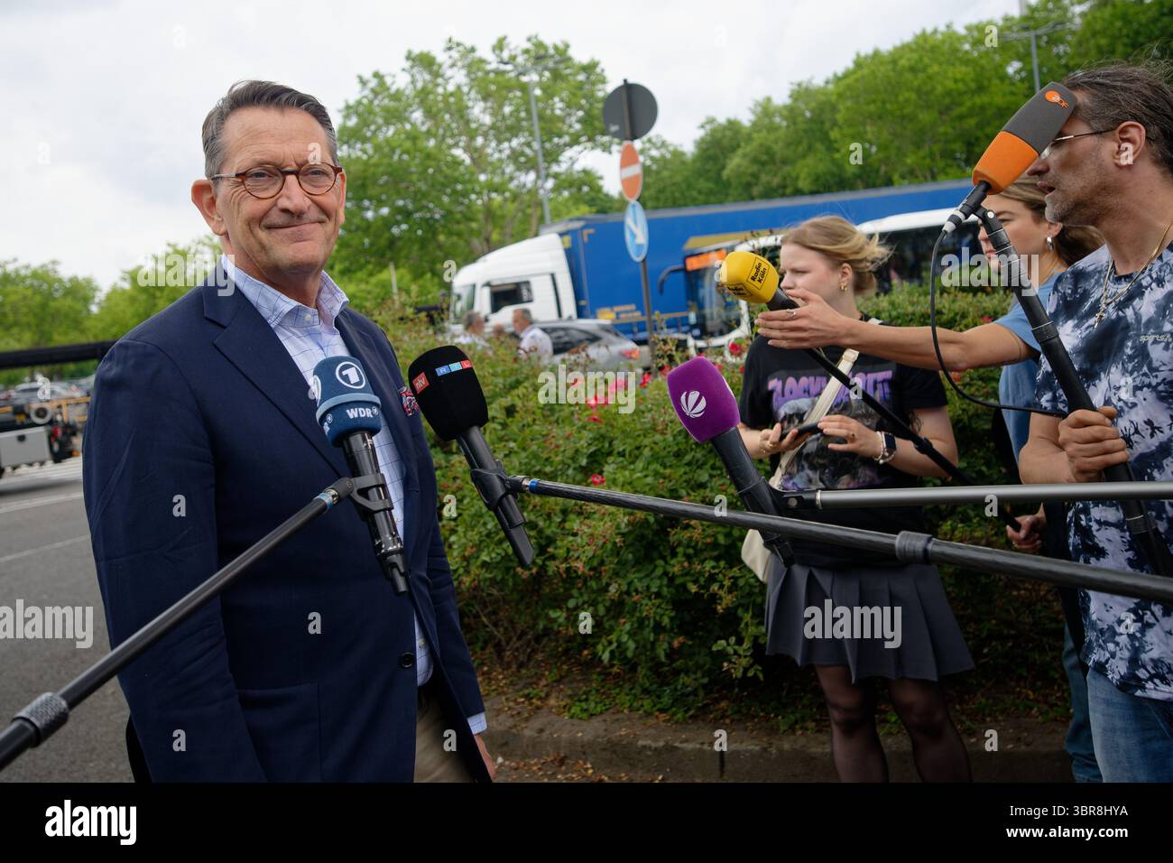 11 July 2025, North Rhine-Westphalia, Cologne: Marcus Wassenberg (l ...
