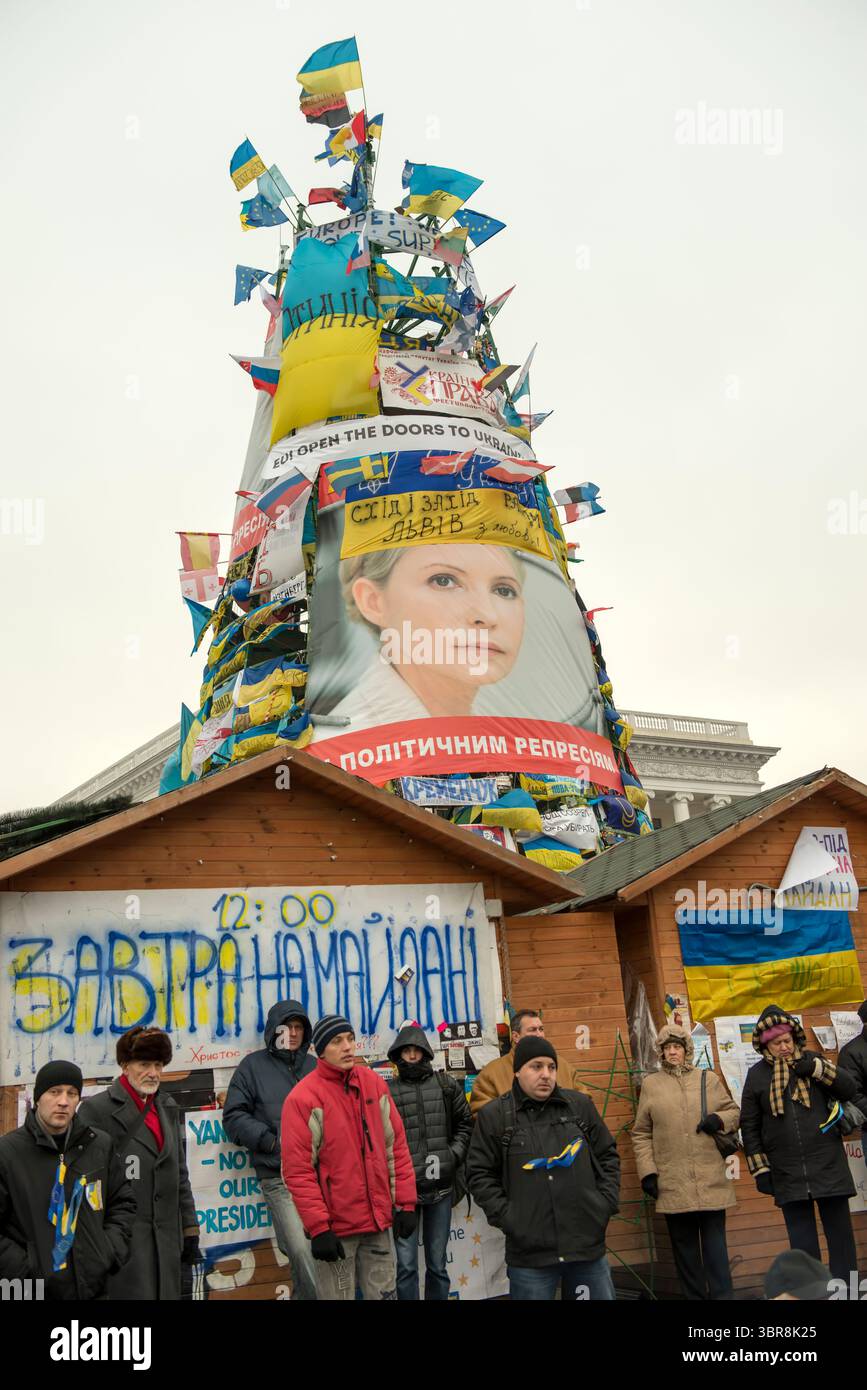 Protesters gather at Independence Square, showing solidarity for ...