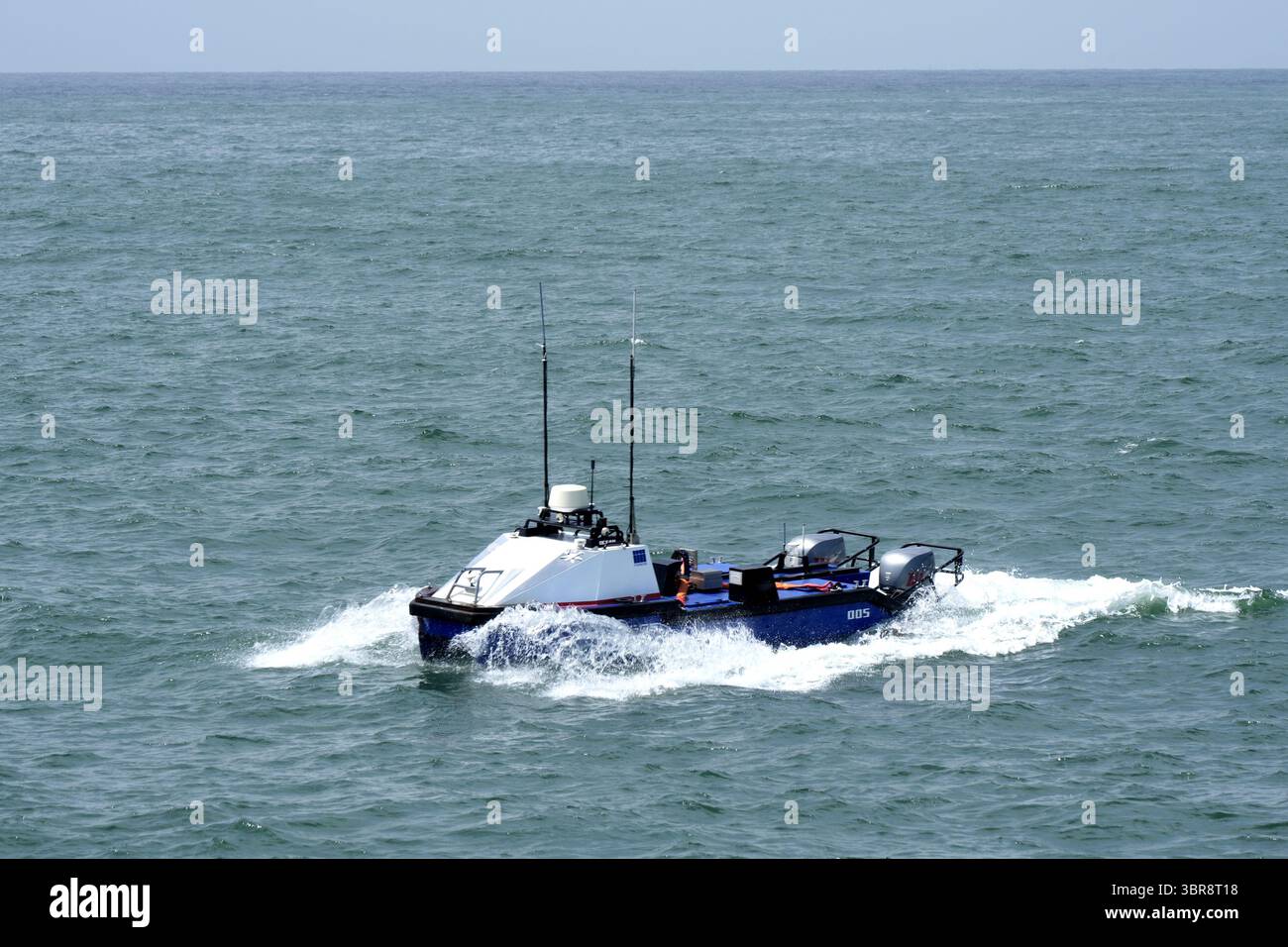 (250711) -- XIANGYANGHONG 10, July 11, 2025 (Xinhua) -- An unmanned ...