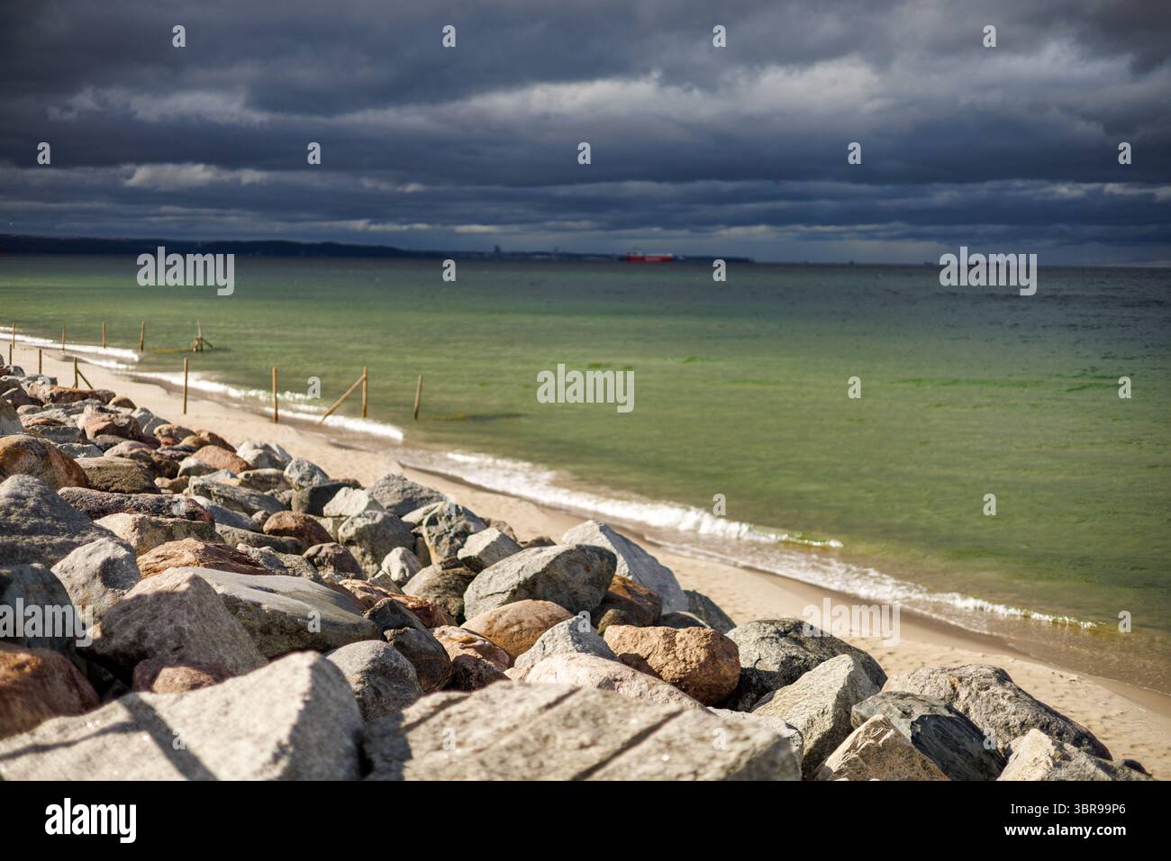 Nature scene beach rocky coastline hi-res stock photography and images ...