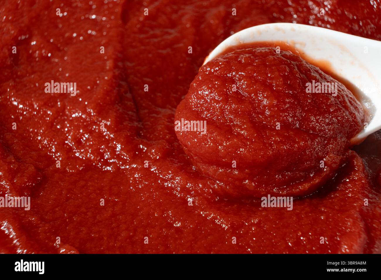 tomato-paste-on-a-spoon-fresh-natural-flavor-for-sauces-stock-photo