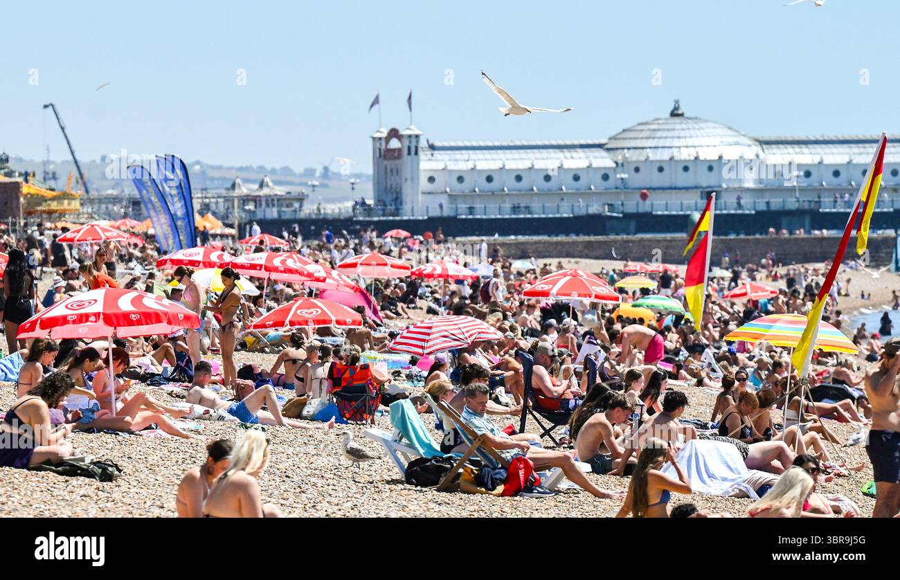 Brighton UK 11th July 2025 - Crowds enjoy the hot sunshine on Brighton beach during the third ...