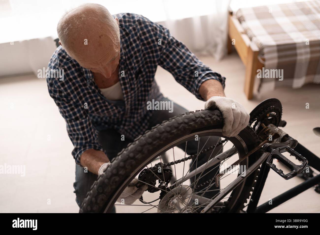Preparing bicycle new season hi-res stock photography and images - Alamy
