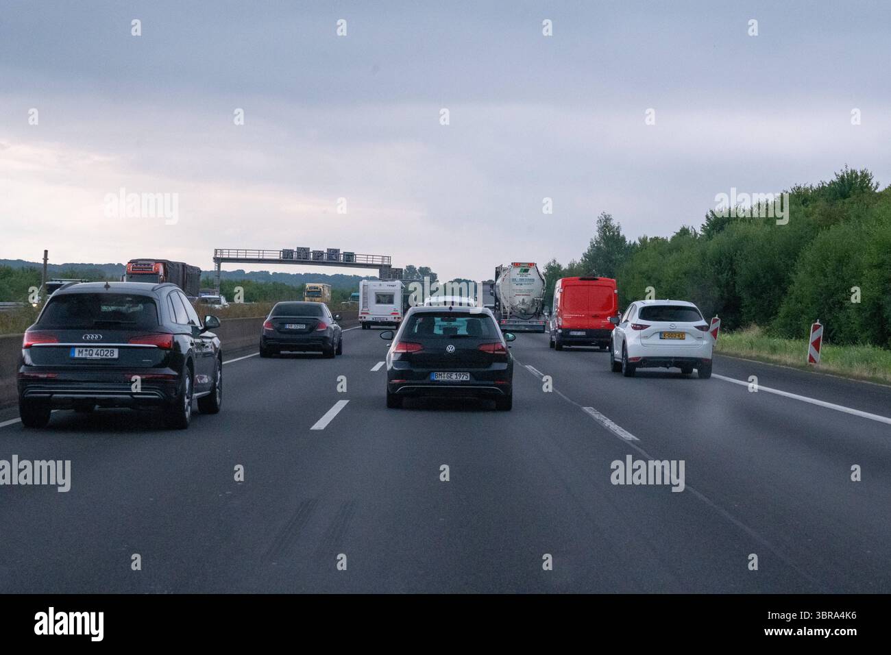 11.07.2025: , Autobahn 1, Deutschland Bild: Stau und stockender Verkehr ...