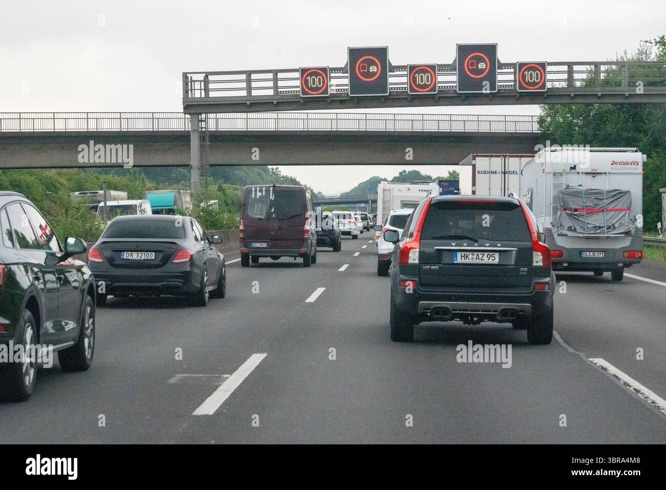 11.07.2025: , Autobahn 1, Deutschland Bild: Stau und stockender Verkehr ...