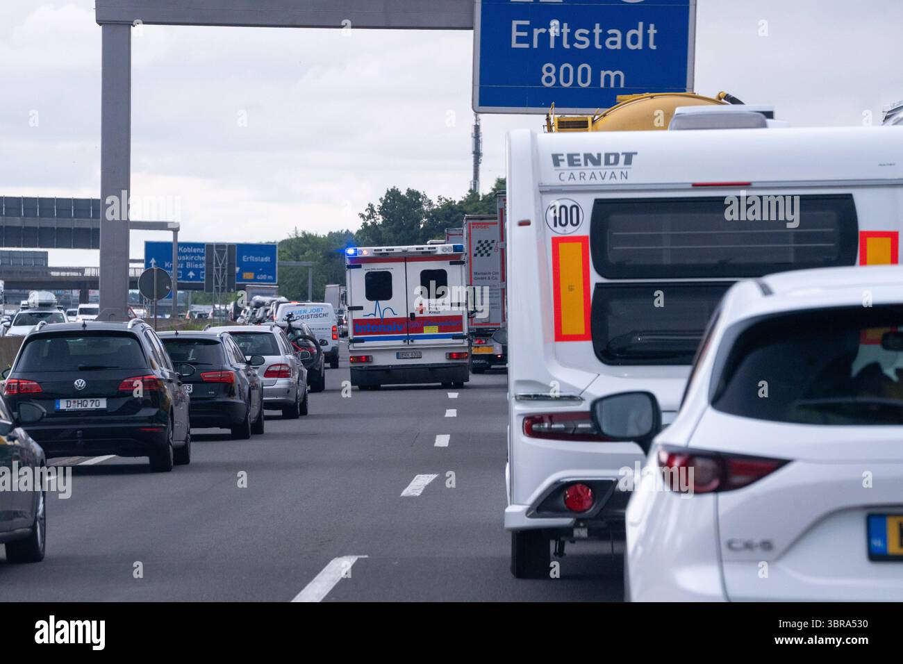 11.07.2025: , Autobahn 1, Deutschland Bild: Stau und stockender Verkehr ...
