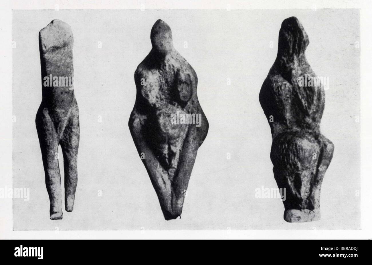 Trois statuettes de la préhistoire. De 30000 à 40000 ans Stock Photo ...