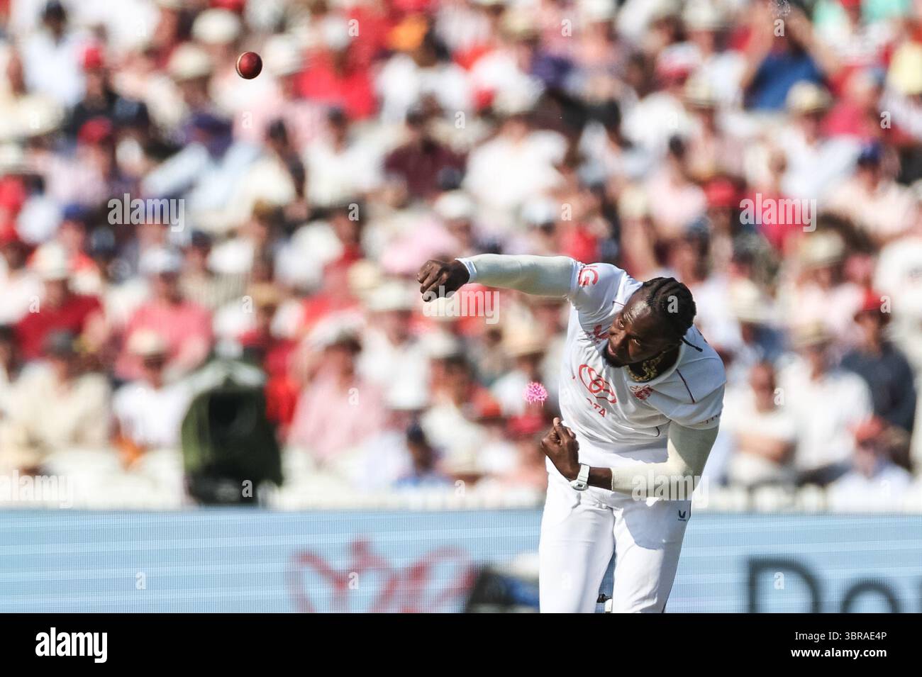 Jofra Archer of England delivers the ball during the 3rd Rothesay Test ...