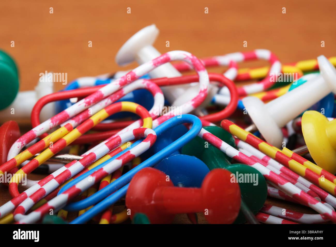 Collection of pushpins, paper clips hi-res stock photography and images ...