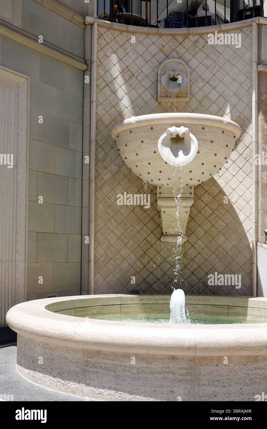Marble Shell Fountain in Tuscan Courtyard Stock Photo - Alamy
