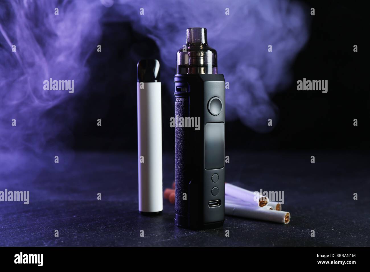 E smoking device devices hi-res stock photography and images - Alamy