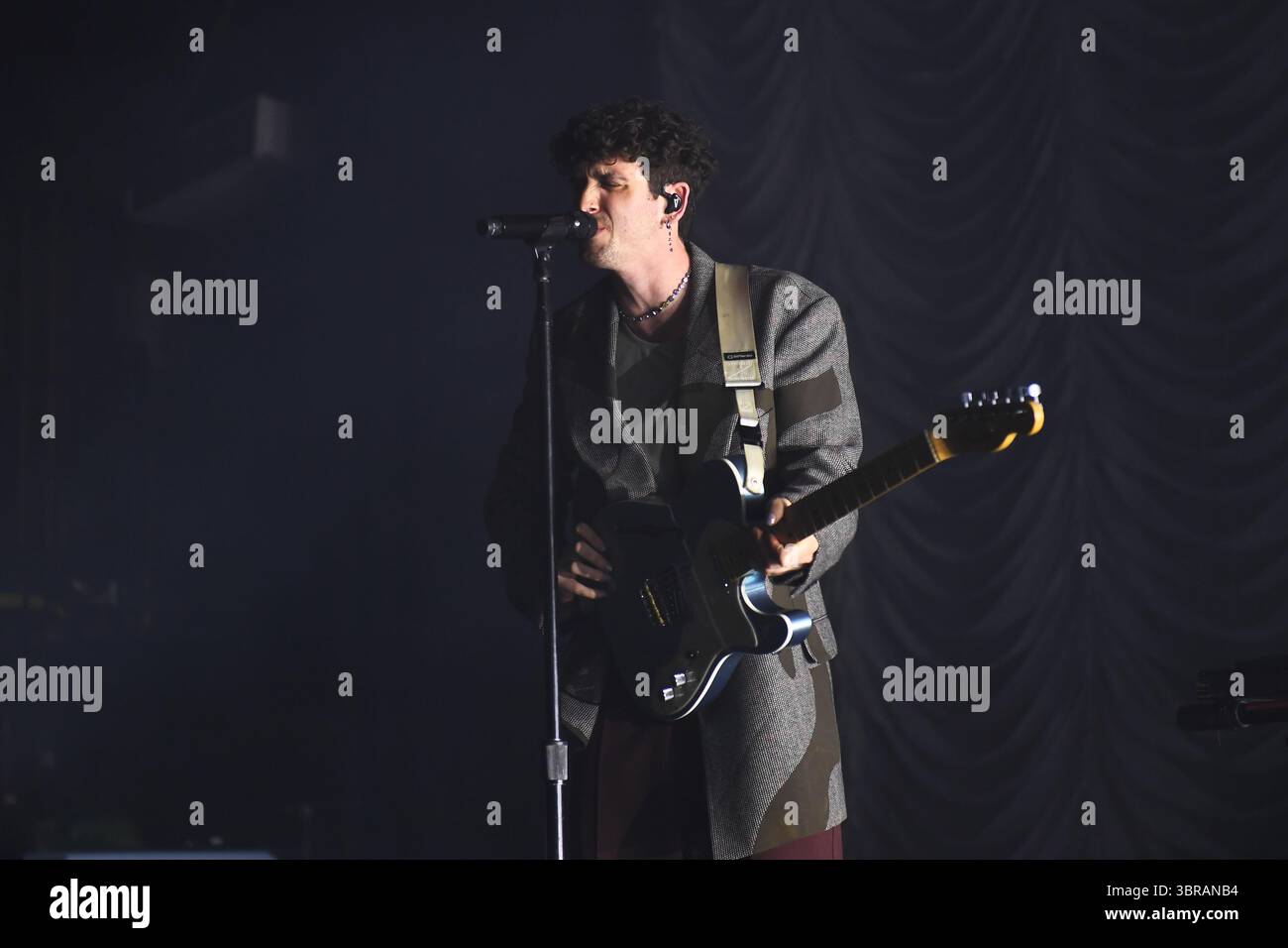 LONDON, ENGLAND - OCTOBER 12: Lauv (Ari Staprans Leff) performing at ...