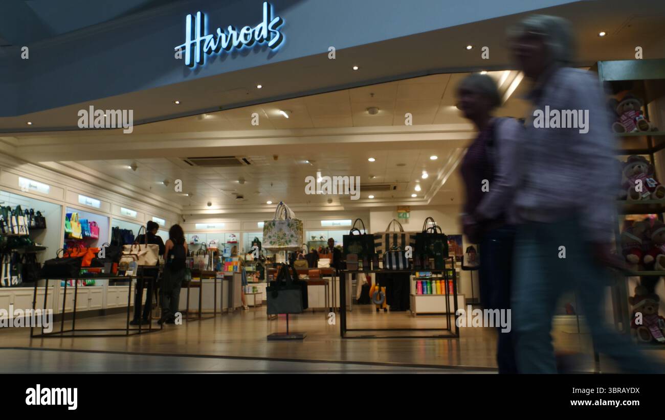 Harrods shopfront hi-res stock photography and images - Alamy