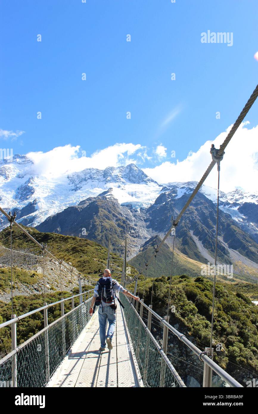 iconic swing bridges in Mount Cook National Park, Hooker Vally Trail ...