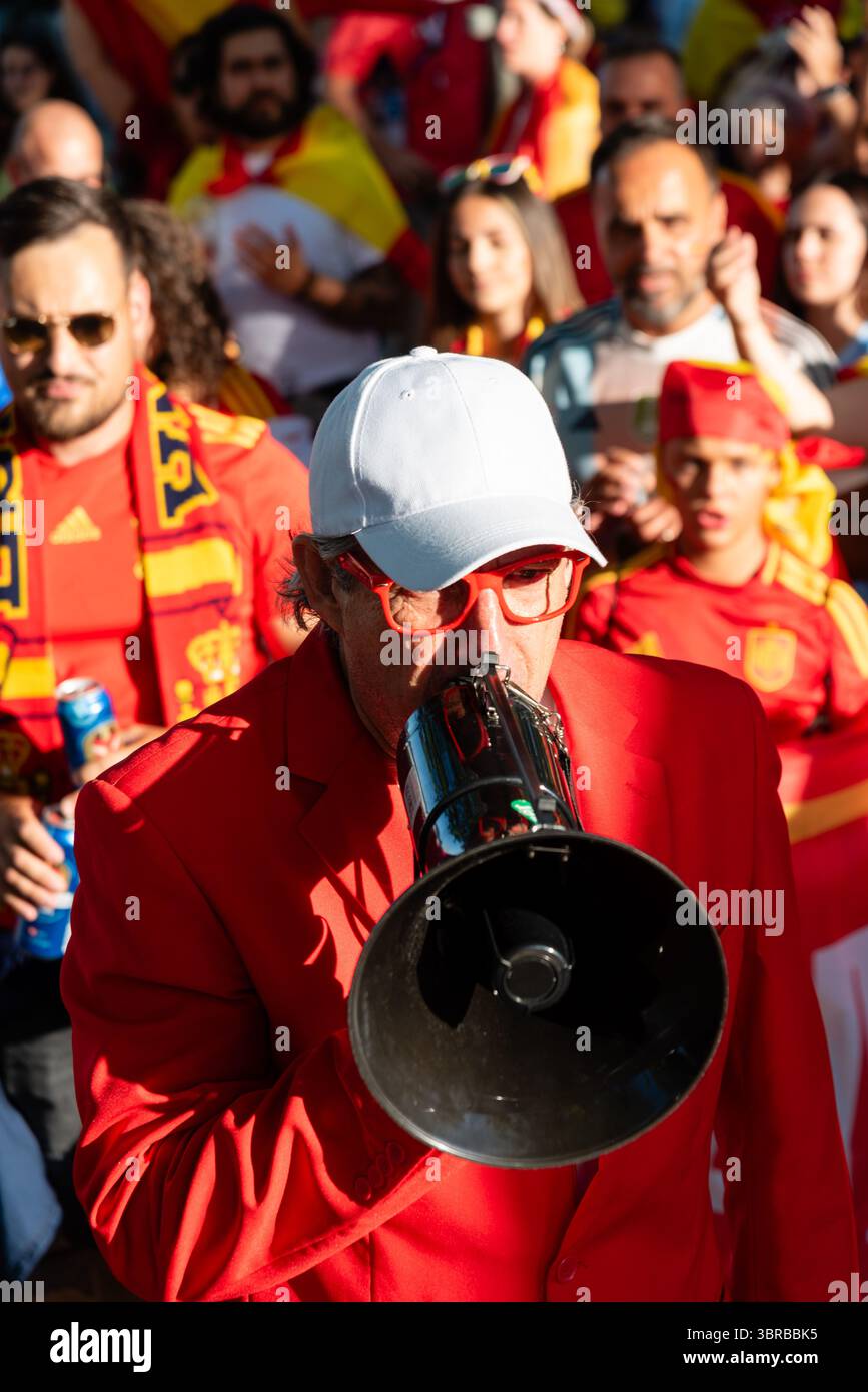 Bern, Switzerland. 11th July, 2025. Spanish football supporters take ...