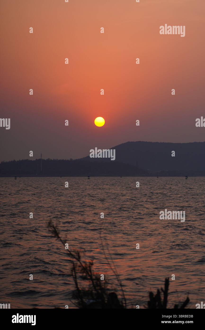 Stunning sunset over waters hi-res stock photography and images - Alamy
