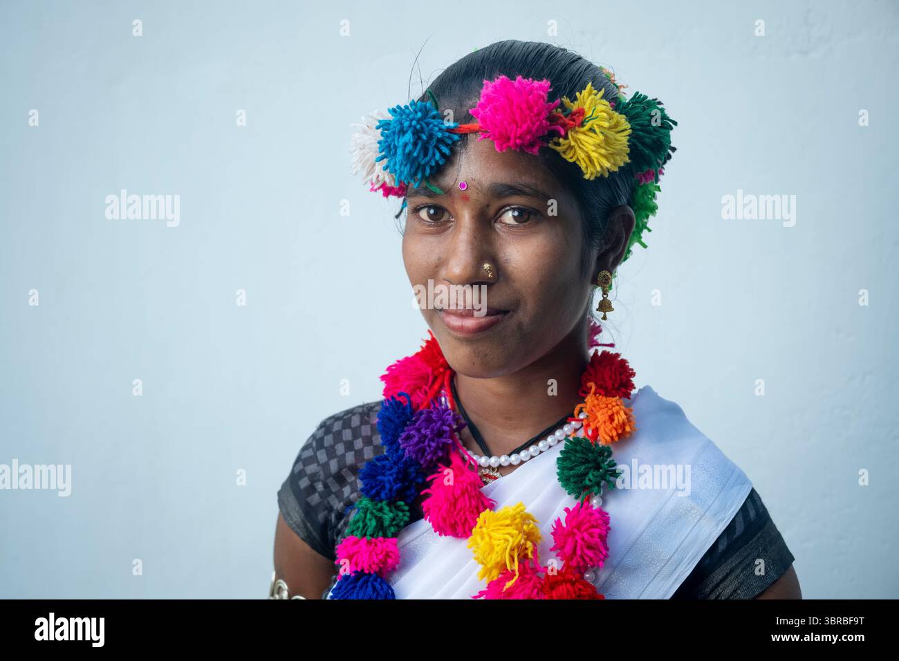 Gond tribe hi-res stock photography and images - Alamy