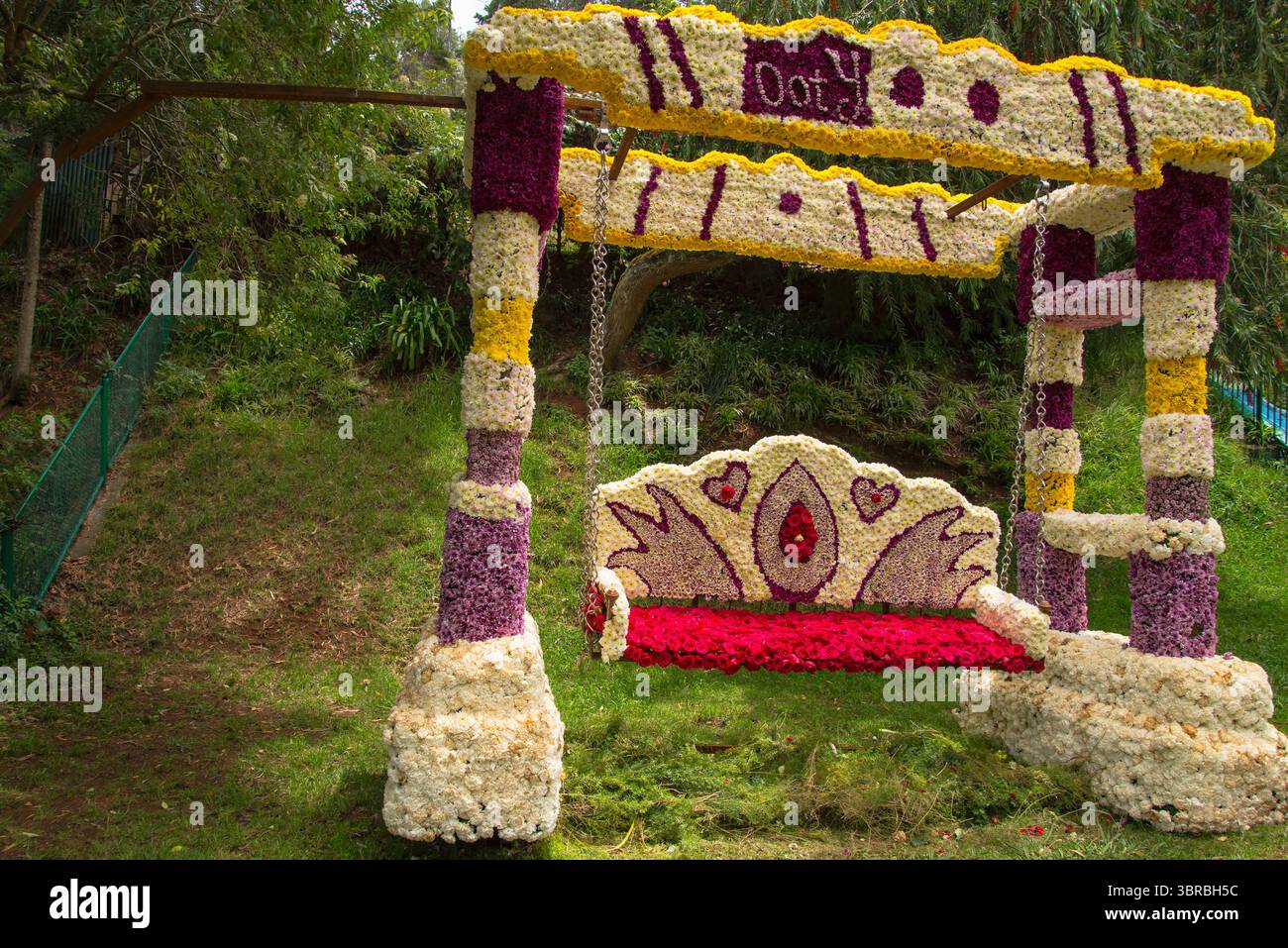 Floral Temple Structure at Ooty Flower Show – A Masterpiece of Petal ...