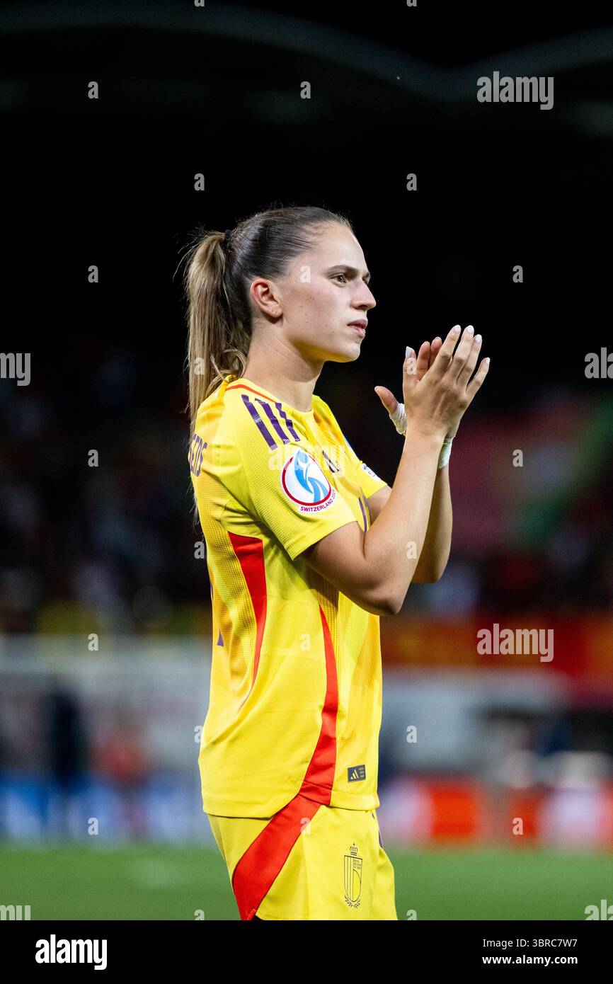 Jill Janssens (Belgien, #17) bedankt sich bei den Fans, SUI, Portugal ...