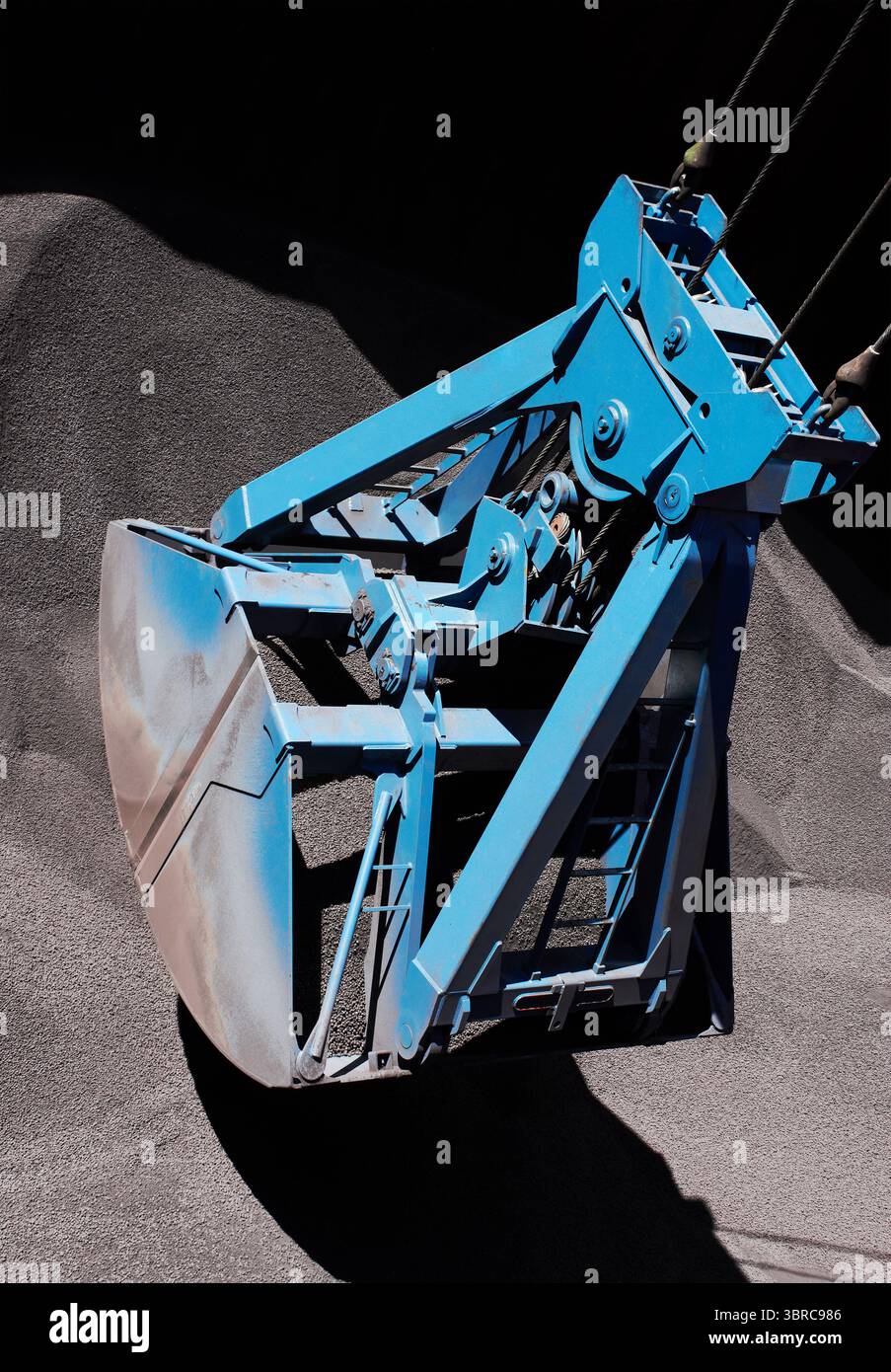 Big wire rope shovel crane Stock Photo - Alamy