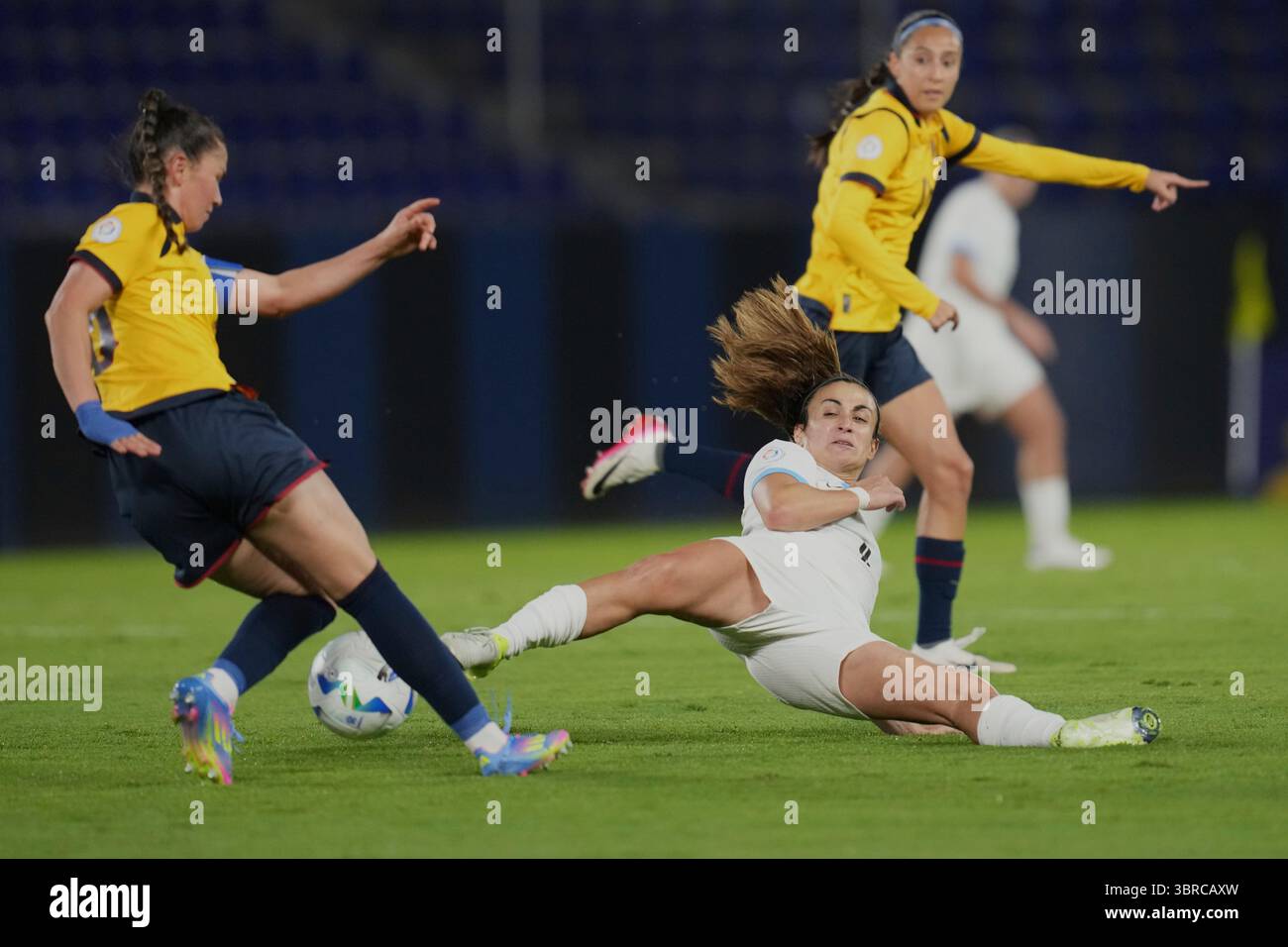 Ximena Velazco of Uruguay, center, and Ligia Moreira of Ecuador, left ...