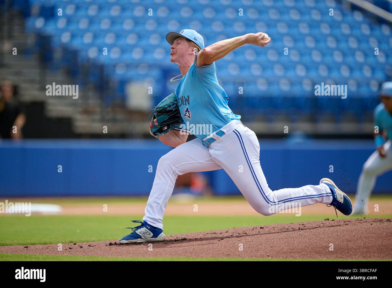 Dunedin Blue Jays pitcher Johnny King (40) delivers a pitch during an ...