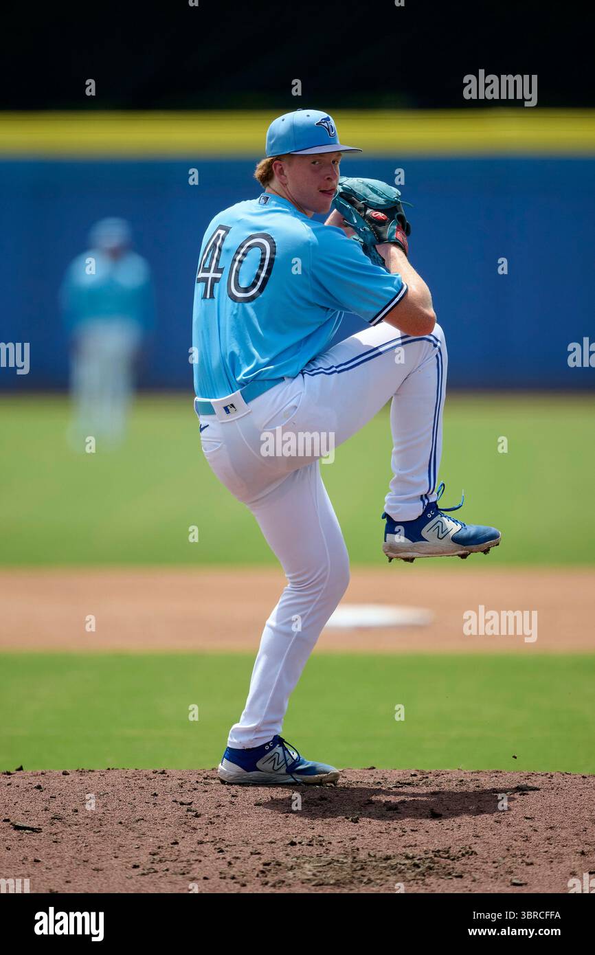 Dunedin Blue Jays pitcher Johnny King (40) delivers a pitch during an ...