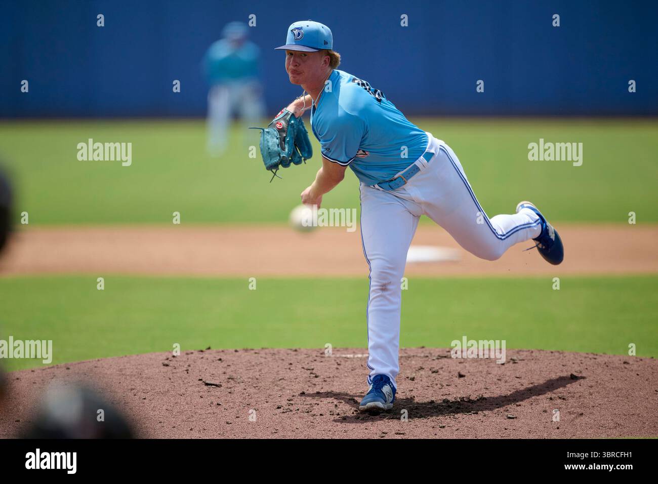 Dunedin Blue Jays pitcher Johnny King (40) delivers a pitch during an ...