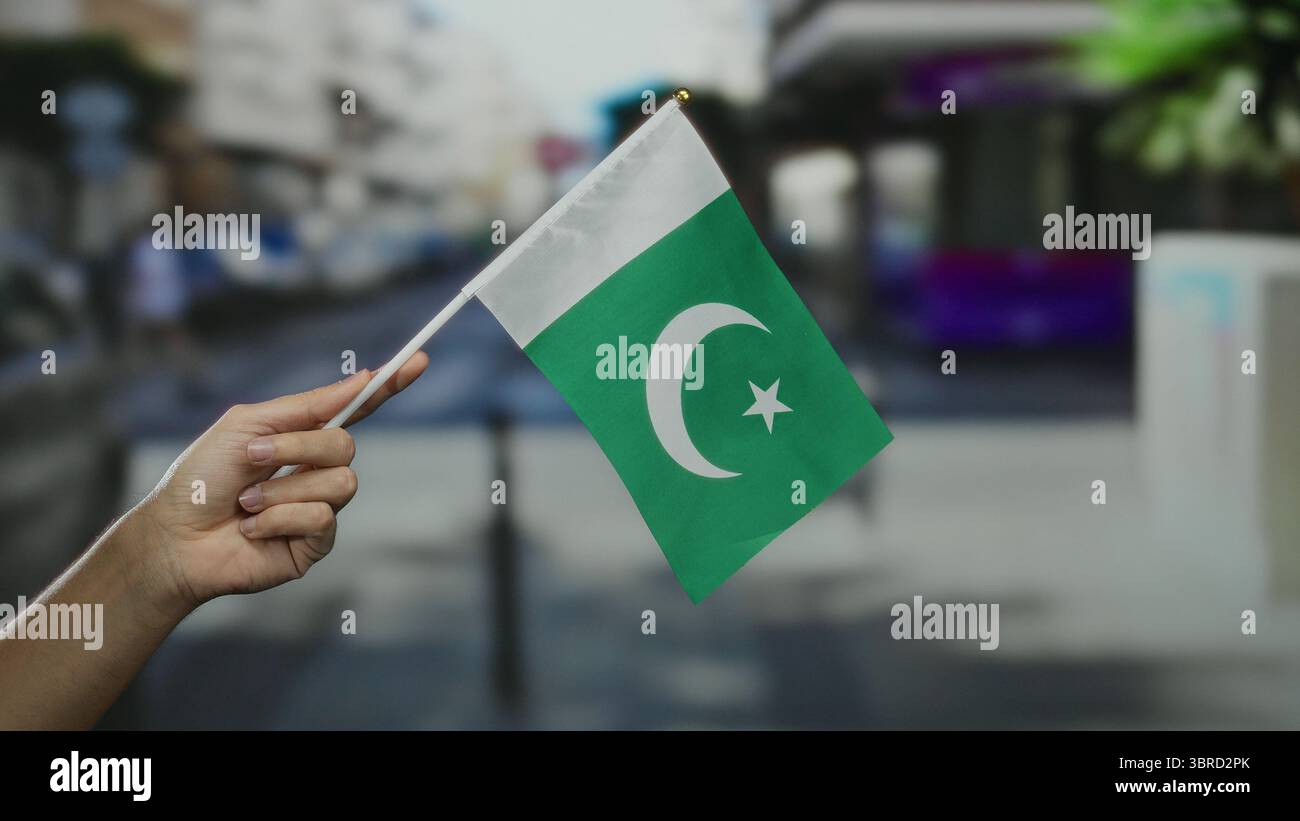 Hand holding pakistani flag outdoors hi-res stock photography and ...