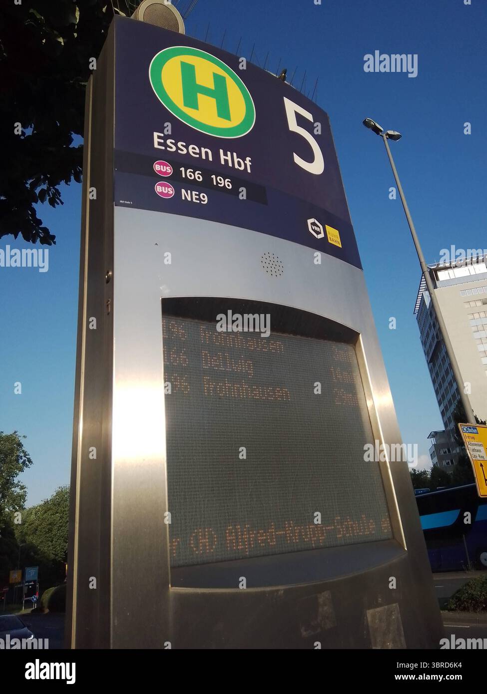 Essen, Nordrhein-Westfalen, Deutschland, Europa, Bussteig 5 am ...