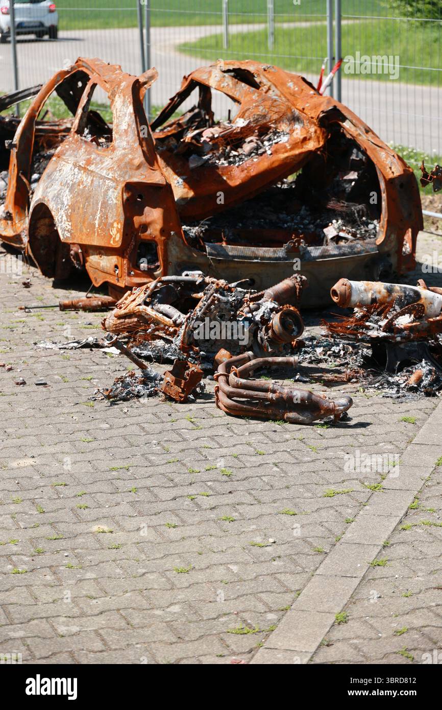 Car crash fire aftermath hi-res stock photography and images - Alamy