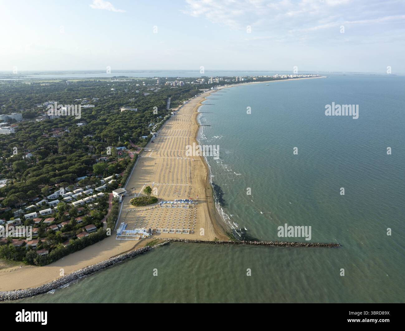 Rows vibrant turquoise beach hi-res stock photography and images - Alamy