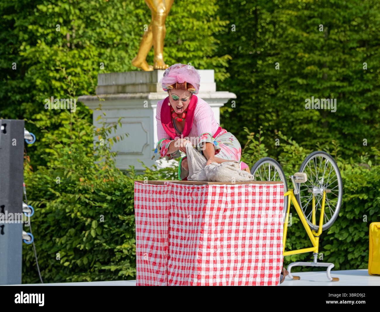 Kleines Fest im Großen Garten 2025 Die charmante Jessica Arpin als Miss ...