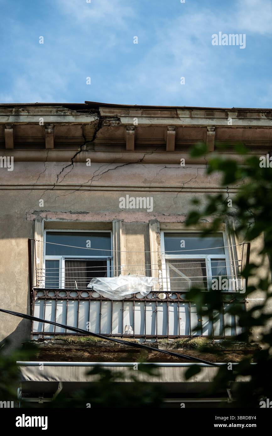 Visible fissure in build structure reveal effects of tremors, pointing ...