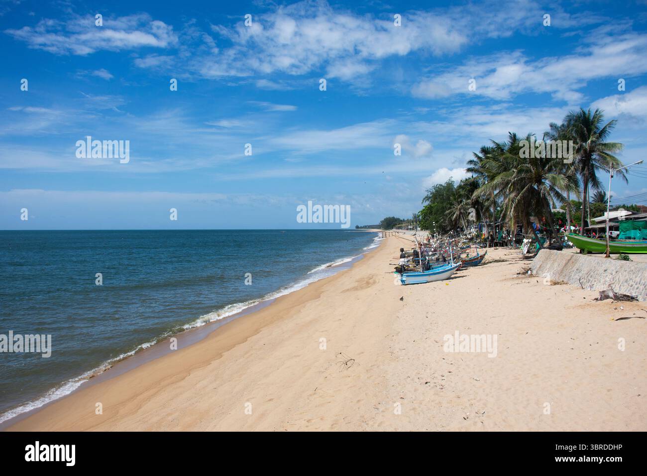 View landscape clouds sky wave in sea ocean and local thai fishers ...