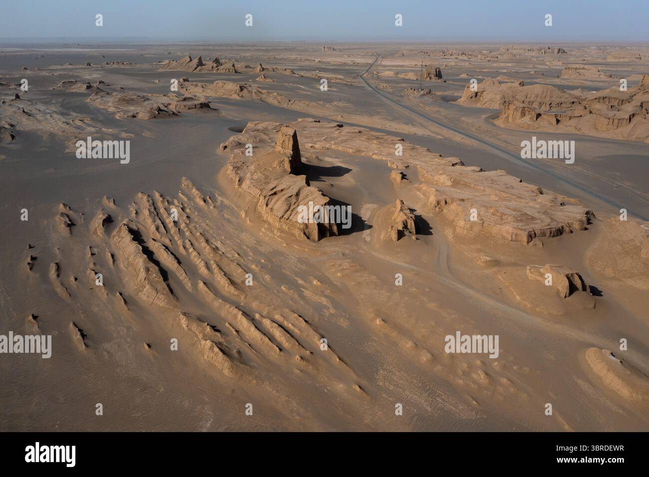 View across desert floor hi-res stock photography and images - Alamy