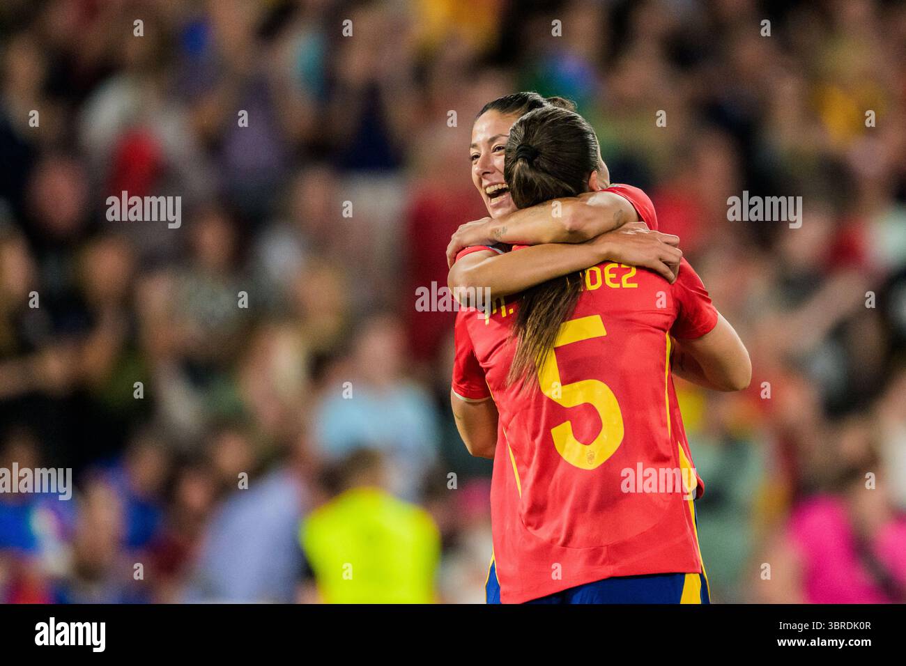 250711 Leila Ouahabi and Maria Mendez of Spain celebrates after the ...
