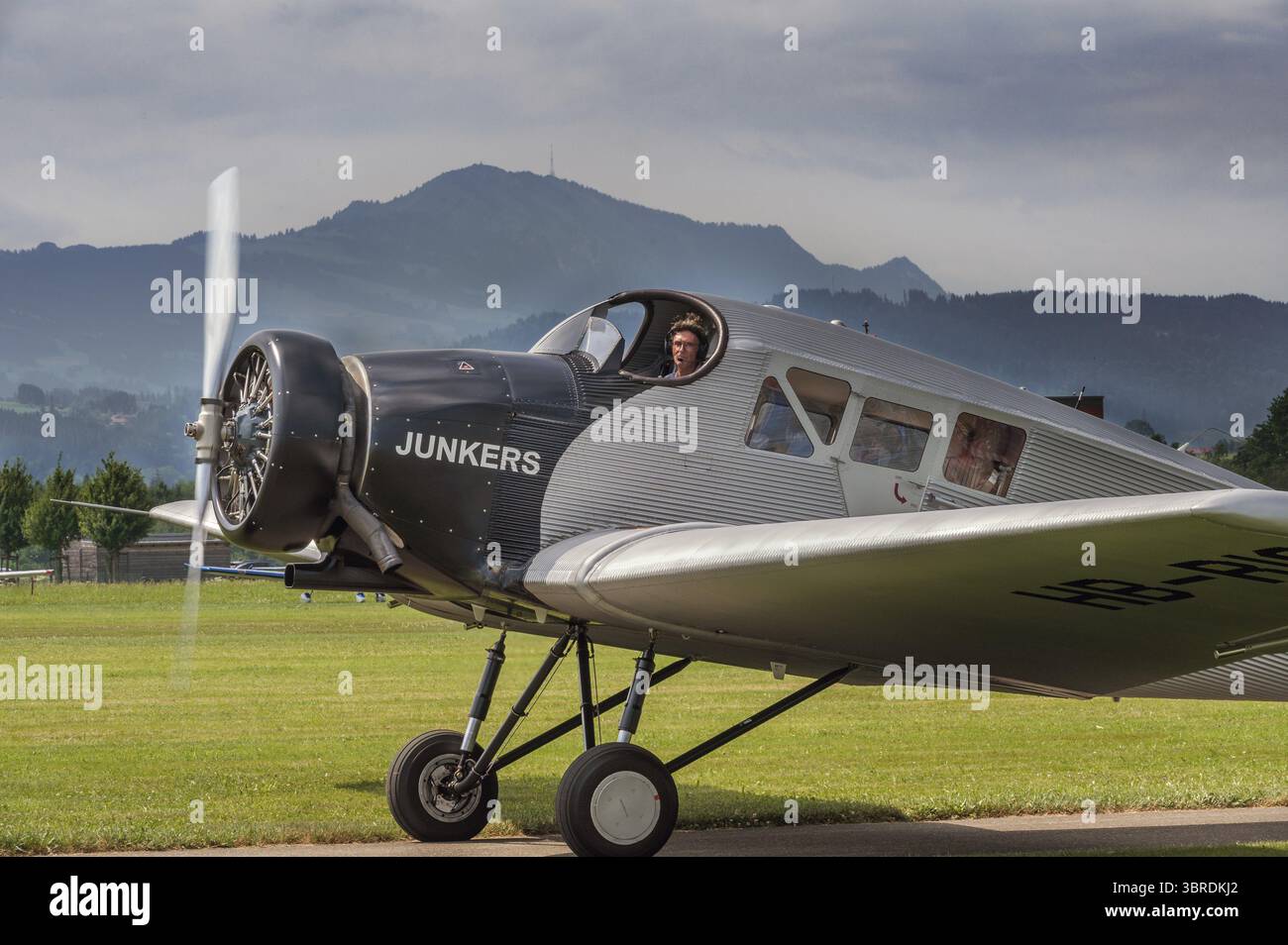 Junkers F 13 replicas, take off at the airfield festival in Durach ...