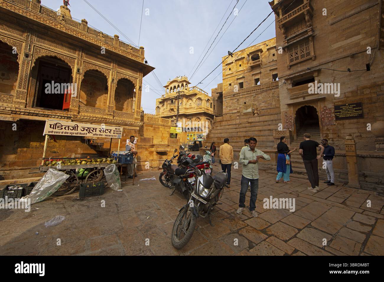 Havelis or merchants' houses in the fortress of Jaisalmer, Rajasthan ...