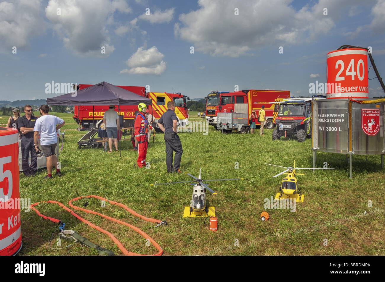 The volunteer fire brigade presents itself with fire engines and water ...