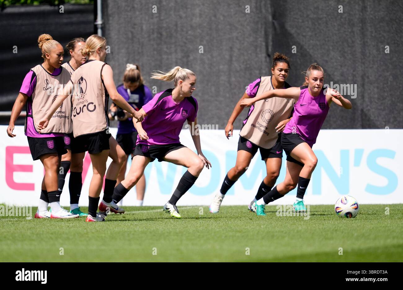 England's Alessia Russo (left) and Ella Toone (right) during a training ...