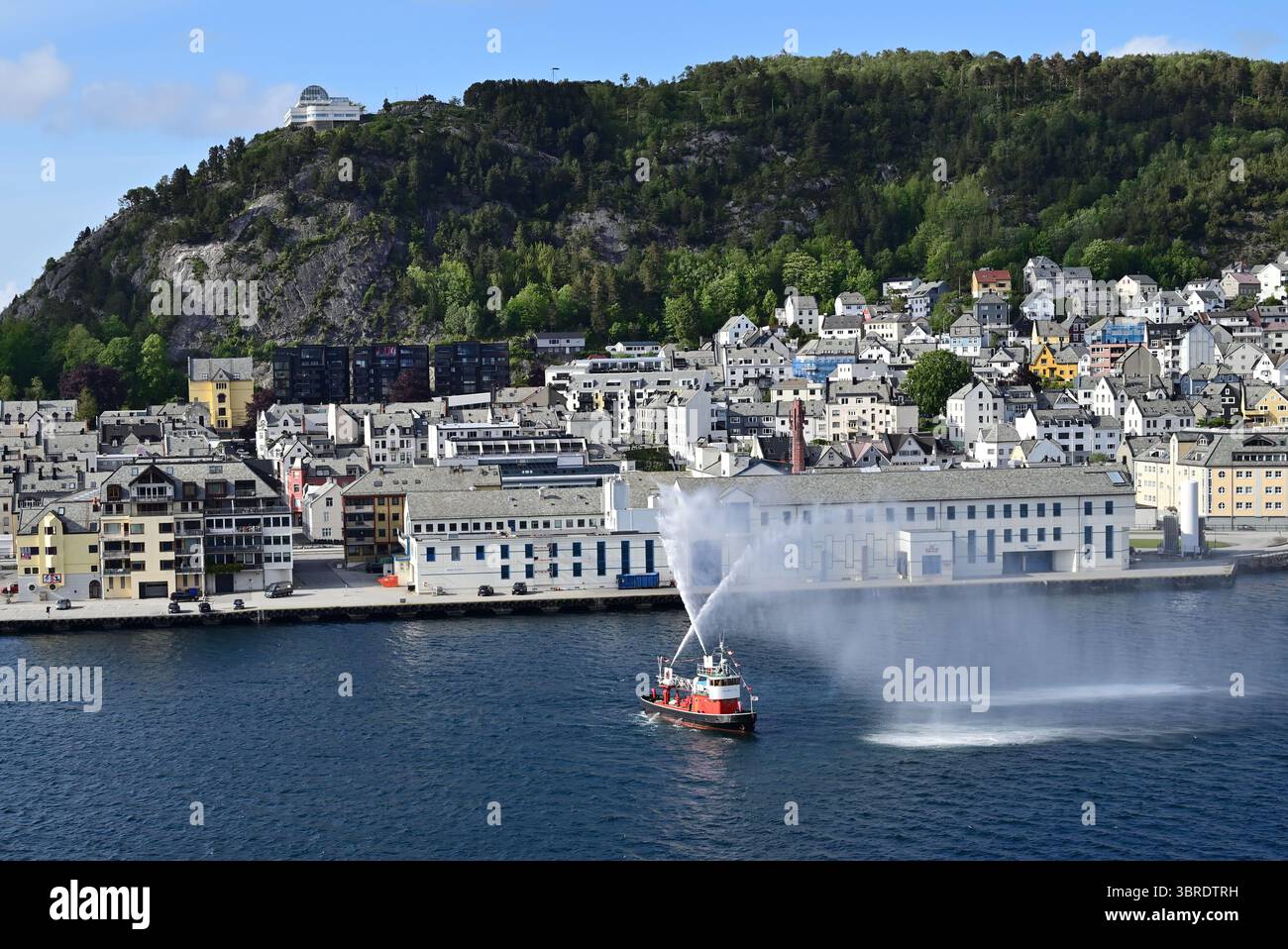 A water cannon salute for Cunard cruise ship Queen Mary 2 departing ...