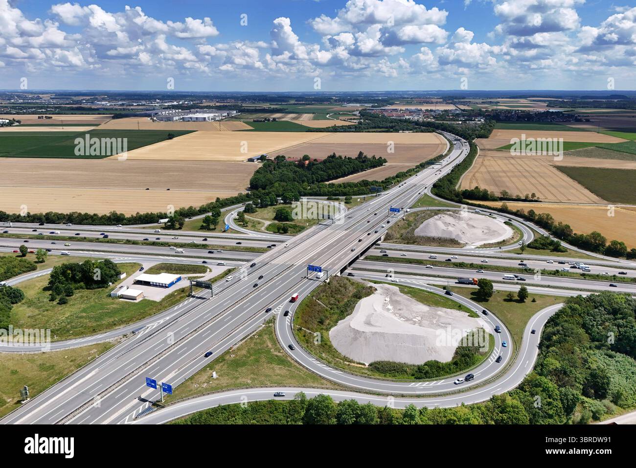 Autobahnkreuz Muenchen Ost .Die Autoban A94 kreuzt die Autoahn A99 ...