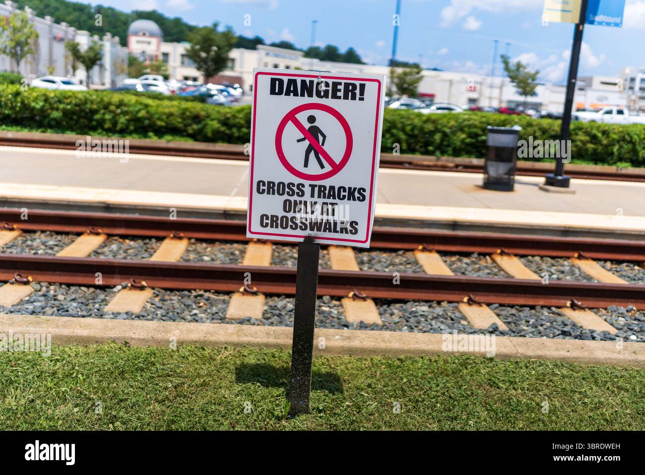 HUNT VALLEY, MD, USA – July 12, 2025: A warning sign for pedestrians ...