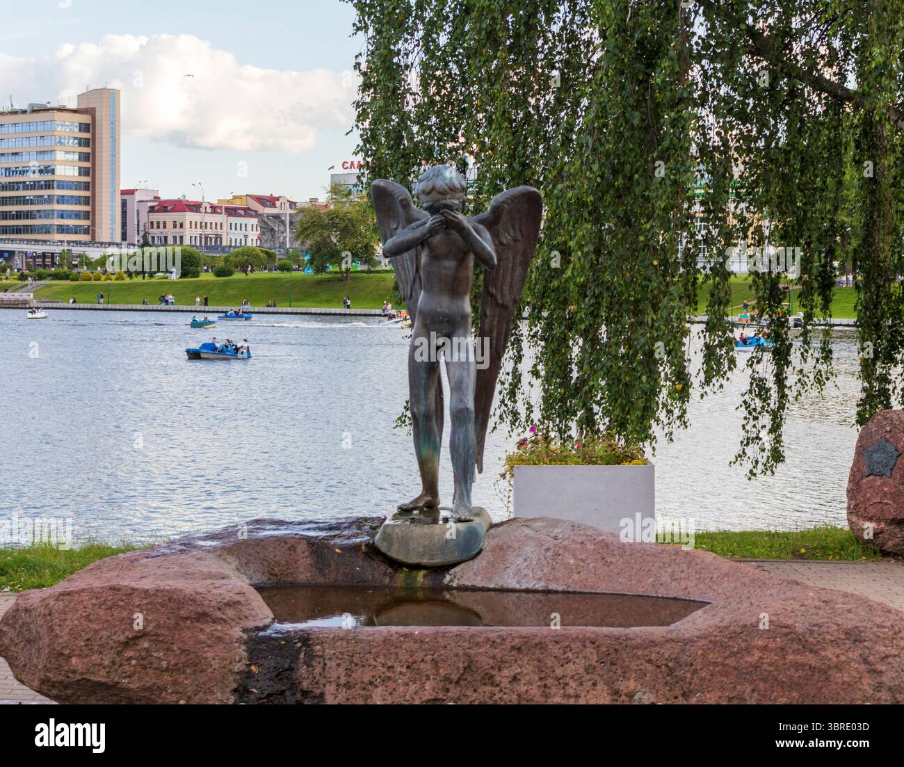 Angel statue located on hi-res stock photography and images - Alamy