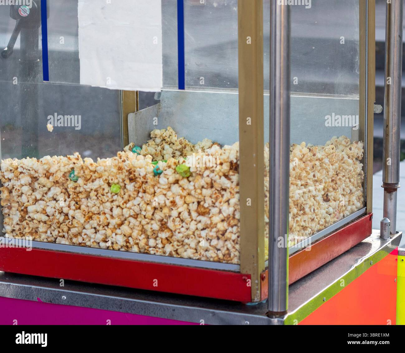 Popcorn vendor stadium hi-res stock photography and images - Alamy