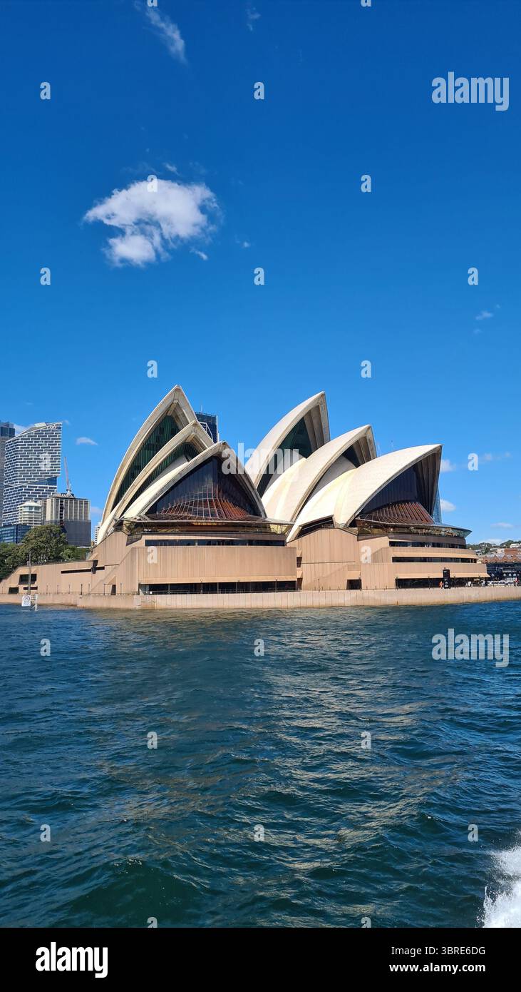 Sidney landmark opera house harbour bridge Stock Photo - Alamy