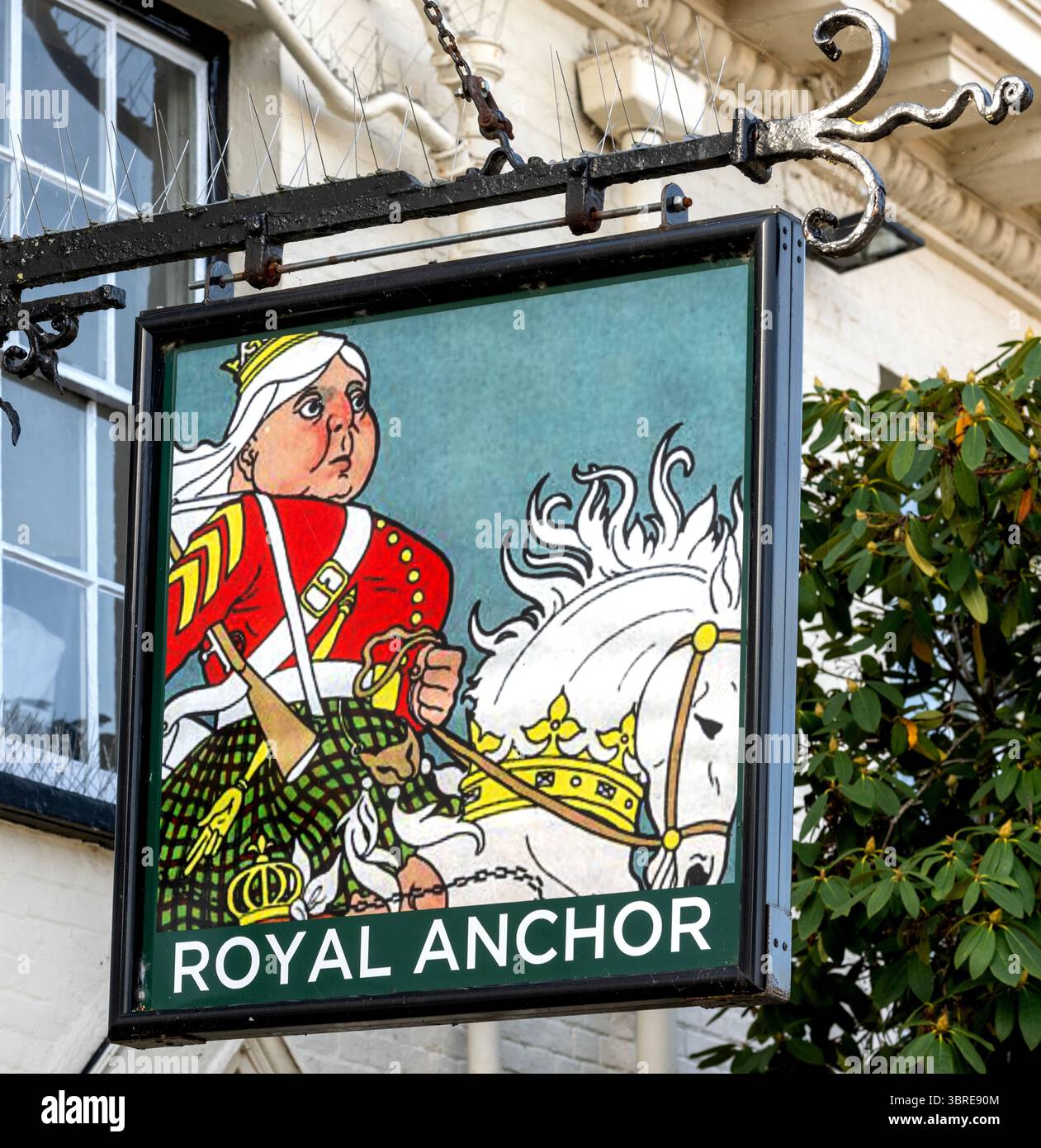 The royal anchor pub liphook hi-res stock photography and images - Alamy